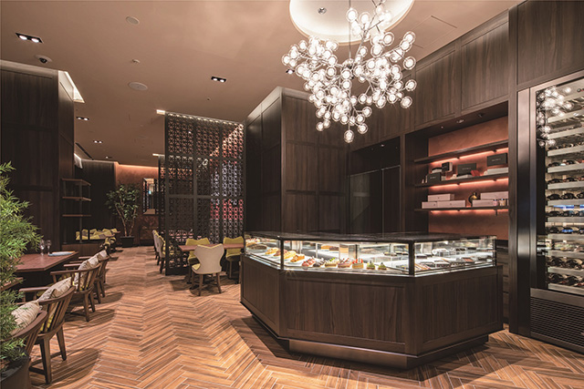 【現地集合】【東京宝塚劇場】雪組公演をS席よりご鑑賞とホテルグランバッハ東京銀座にてフレンチのコースランチ付 日帰り